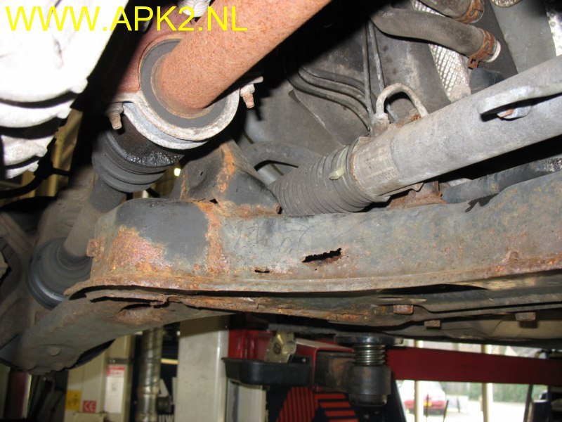 Foto´s Roestschade aab subframe Ford Focus - Auto Advies J.Speksnijder